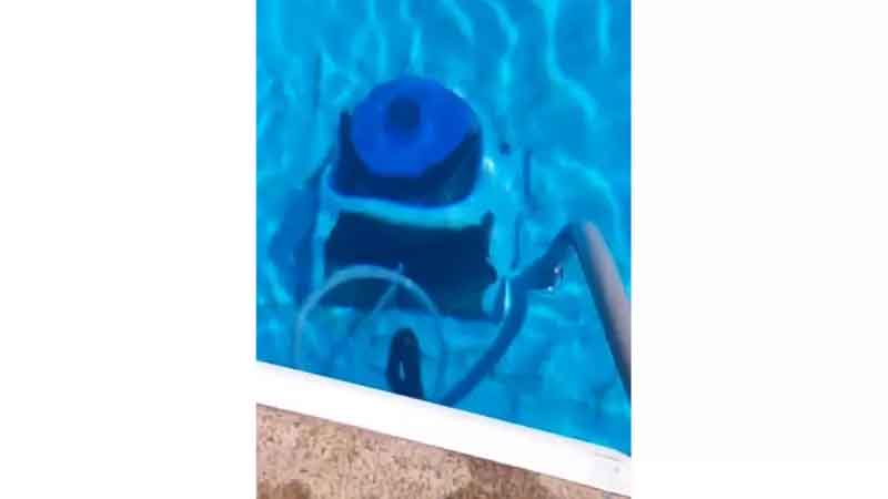 Hayward Aquavac 650 Robotic Pool Cleaner - Review